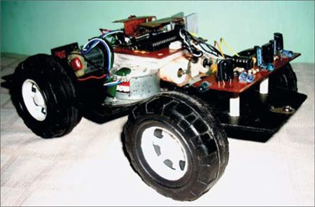 AT89C52-Based RoboCar | Full Electronics DIY Project