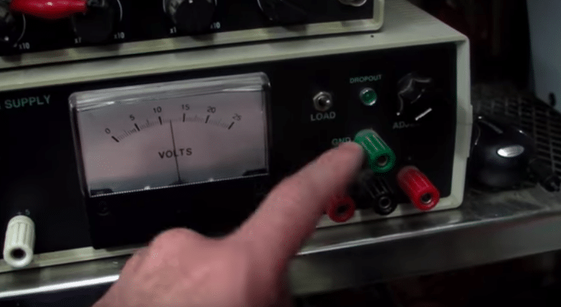 How To Set Up An Electronics Lab? - Video Tutorial