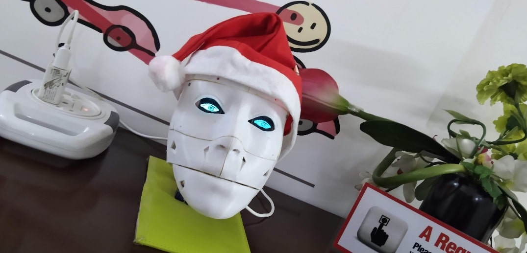 This Face-Recognition Robot Santa Is the Coolest Christmas Project