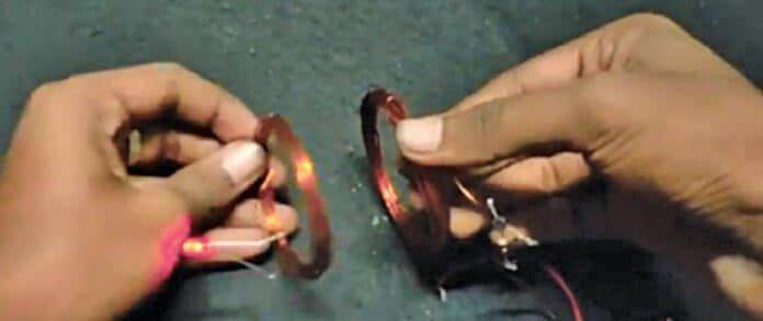 A Simple Wireless Charger For Smartphones | Full DIY Project