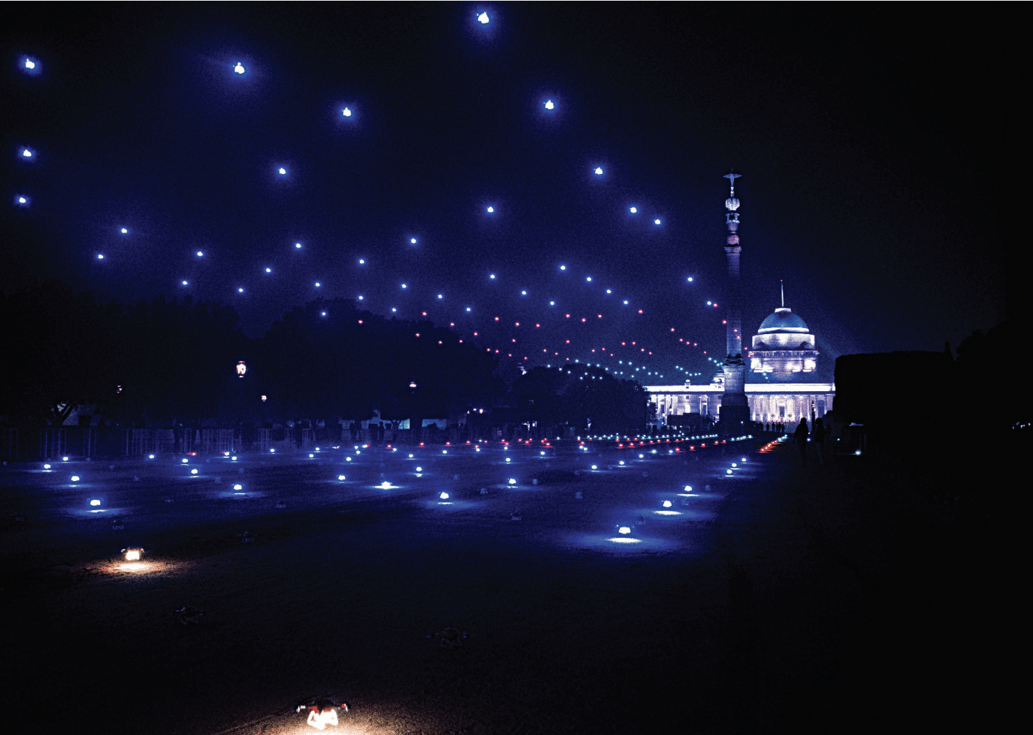 BoatLab DYNAMICS - Flying Hundreds Of Drones Simultaneously