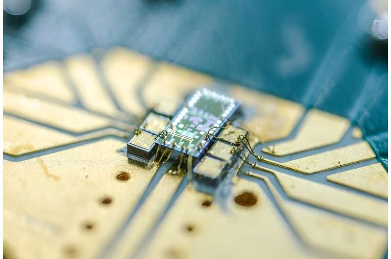 World's Tiniest Quantum Light Detector Embedded On Silicon Chip