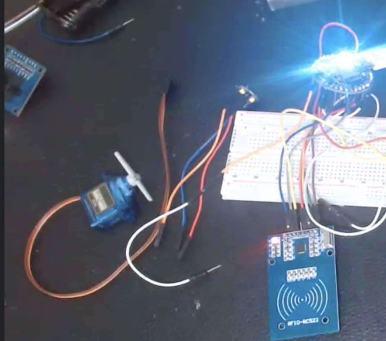 Contactless RFID Lock System - Circuit and Code